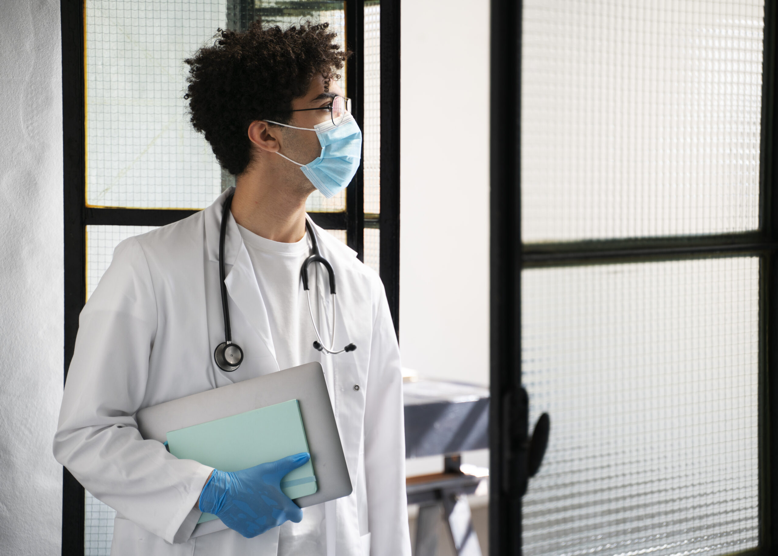 Medicina do trabalho: o que é e quais são as funções de um médico do ...